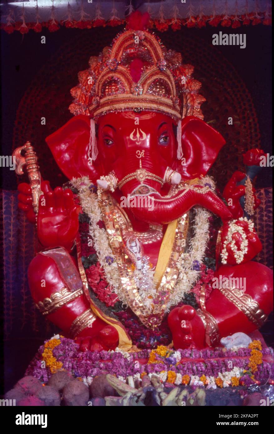 Red sinduri color idol hi-res stock photography and images - Alamy