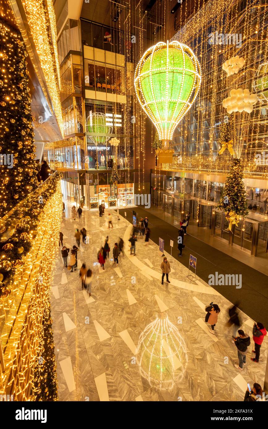 New York City Hudson Yards Shopping Mall with illuminated Christmas ...