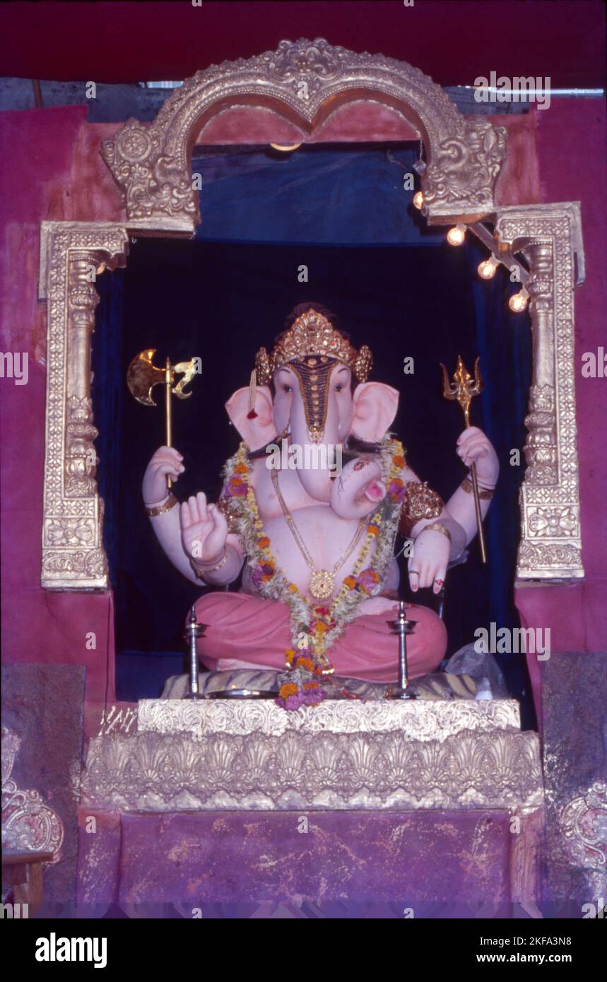 Ganpati pandals hi-res stock photography and images - Alamy
