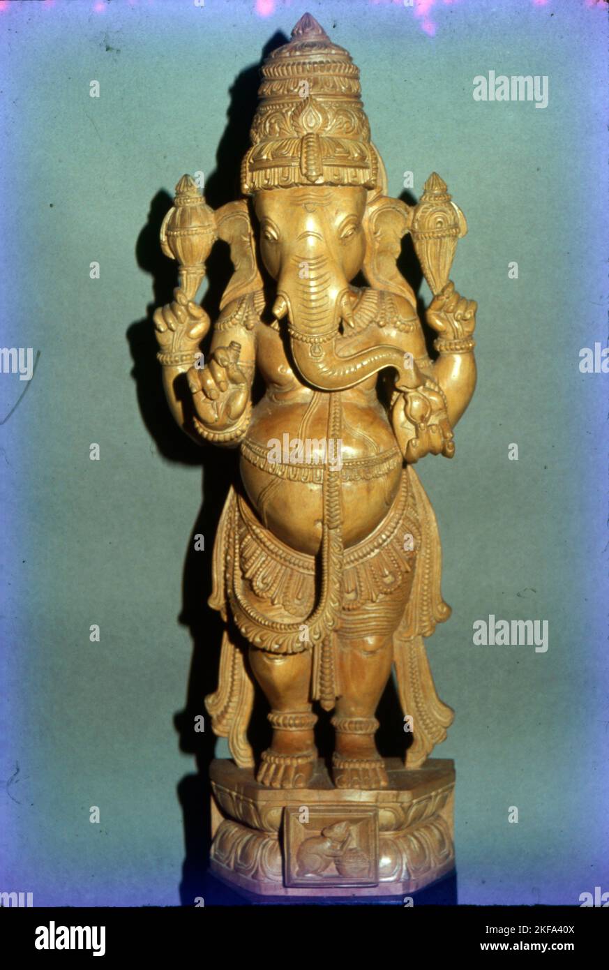 Idol on pedestal hi-res stock photography and images - Alamy