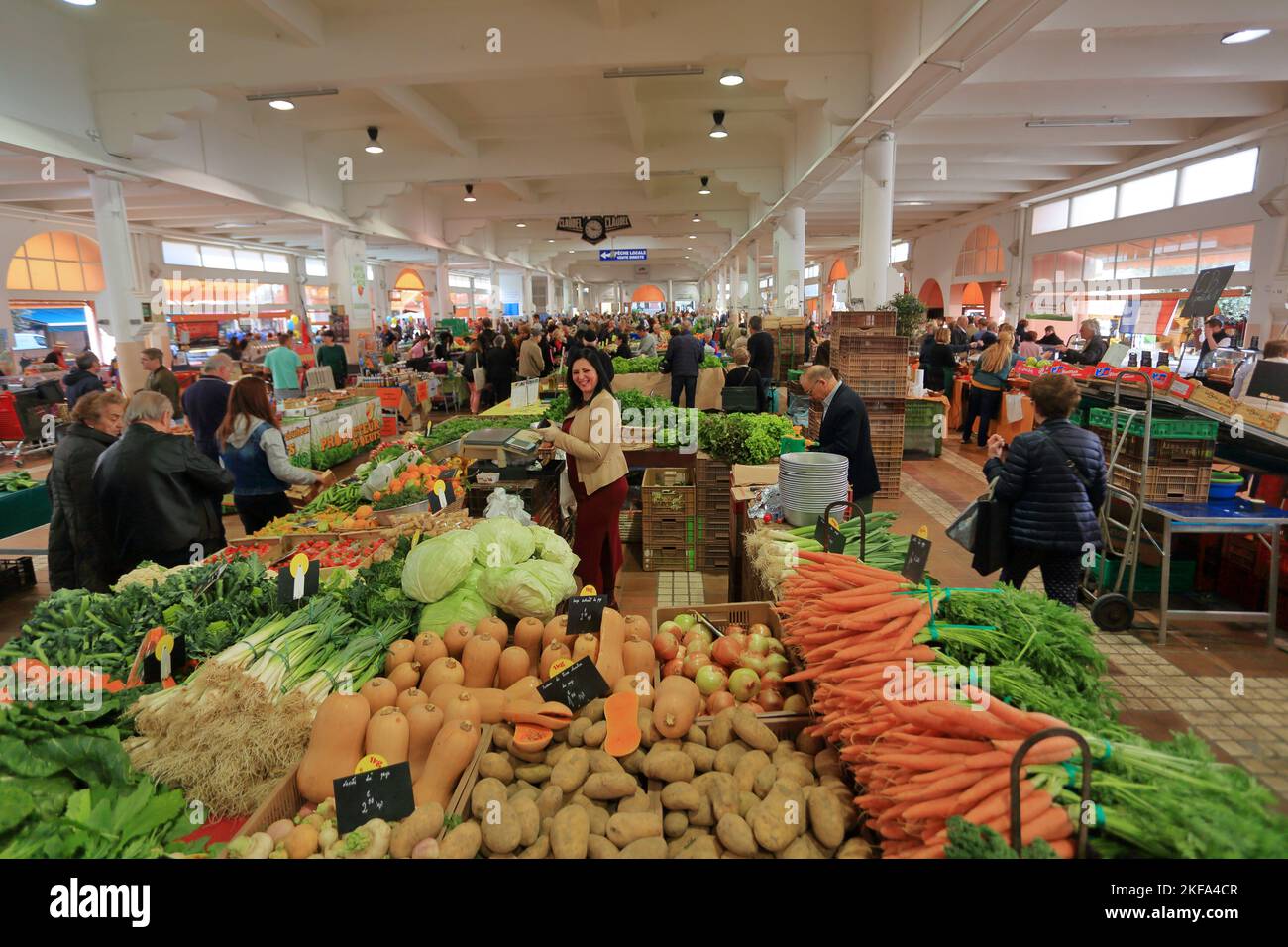 Marche Forville, Cannes, Cote d'Azur, Alpes Maritimes, 06, PACA Stock ...
