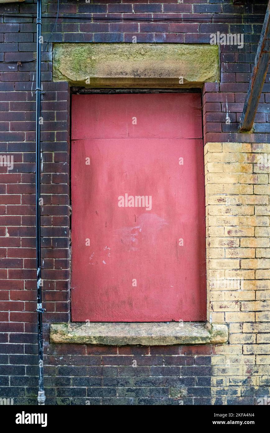 Red commercial building hi-res stock photography and images - Alamy