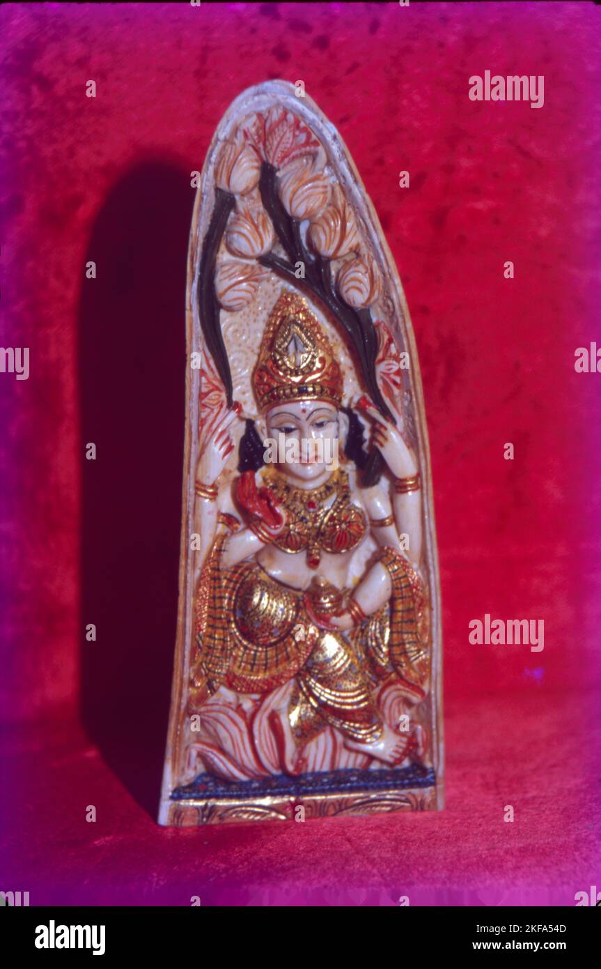 Idols of hindu goddess laxmi hi-res stock photography and images - Alamy