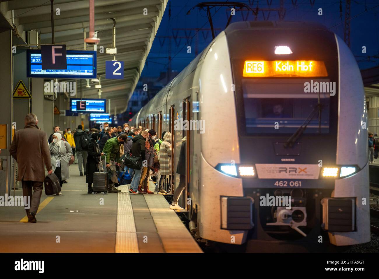 Station, local train, regional express RE6, RRX, to Cologne, arrives ...