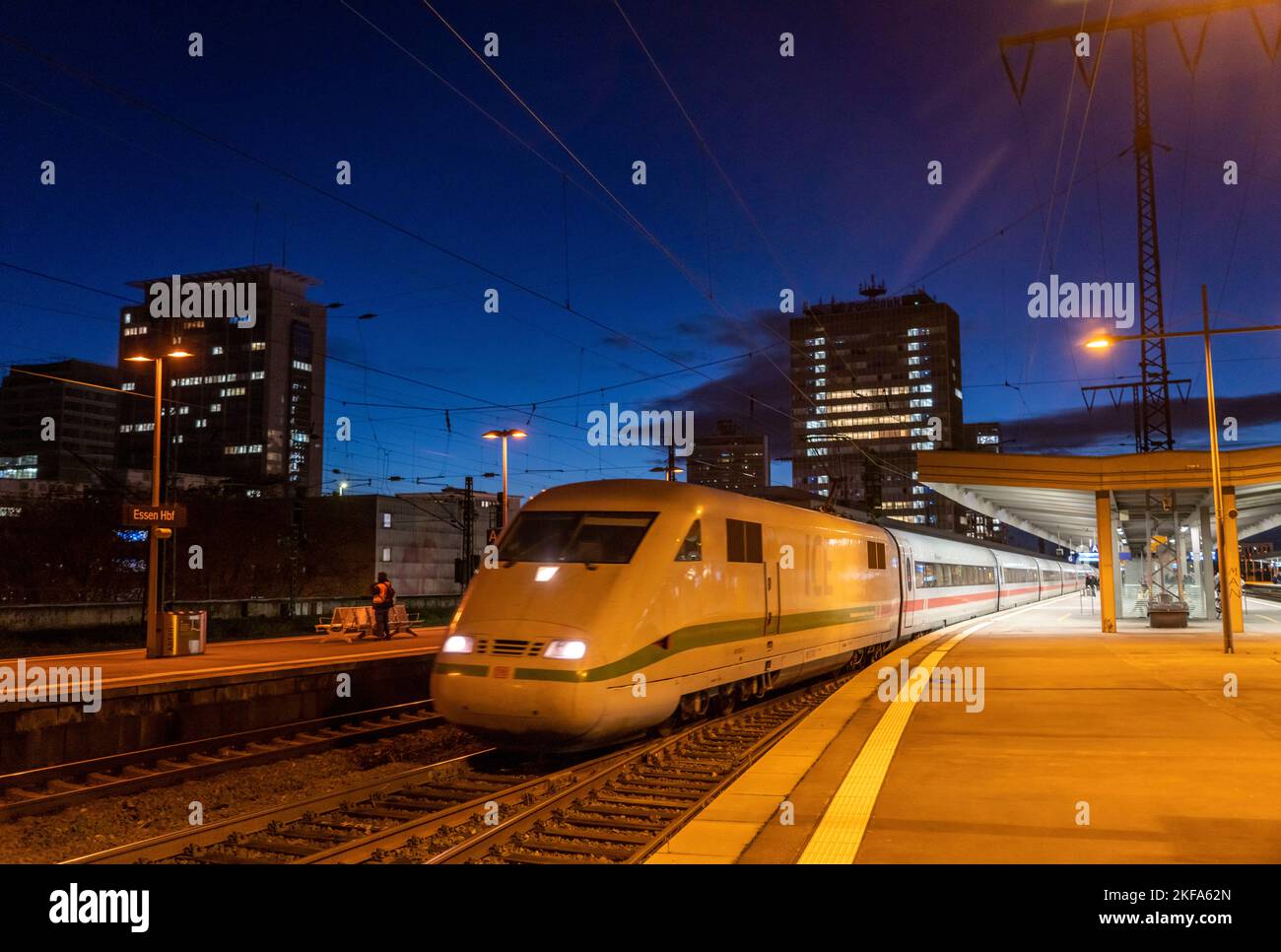 Train station, ICE train, departure on platform, Essen, NRW, Germany ...