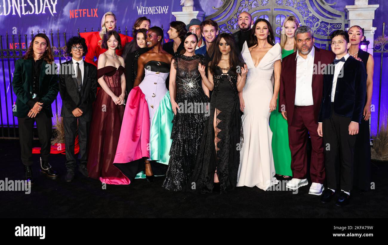 Jenna ortega emma myers hi-res stock photography and images - Alamy