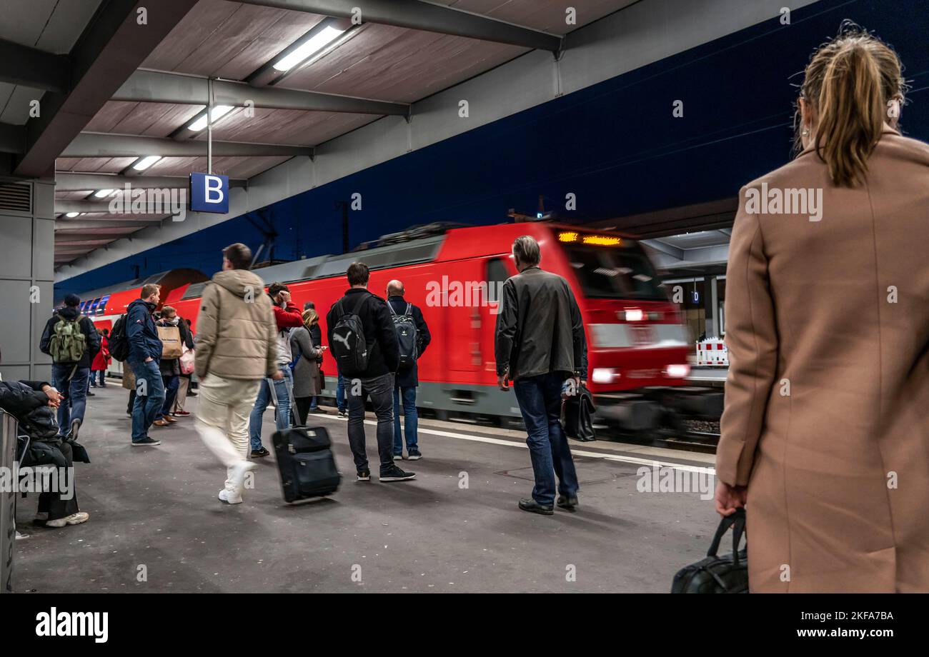 Train station, regional express train on platform, passengers, Essen ...
