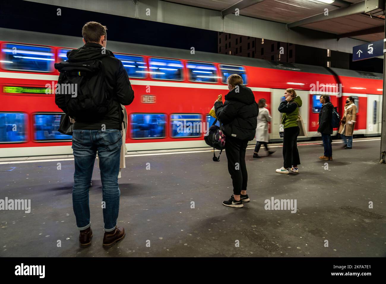 Train station, regional express train on platform, passengers, Essen ...