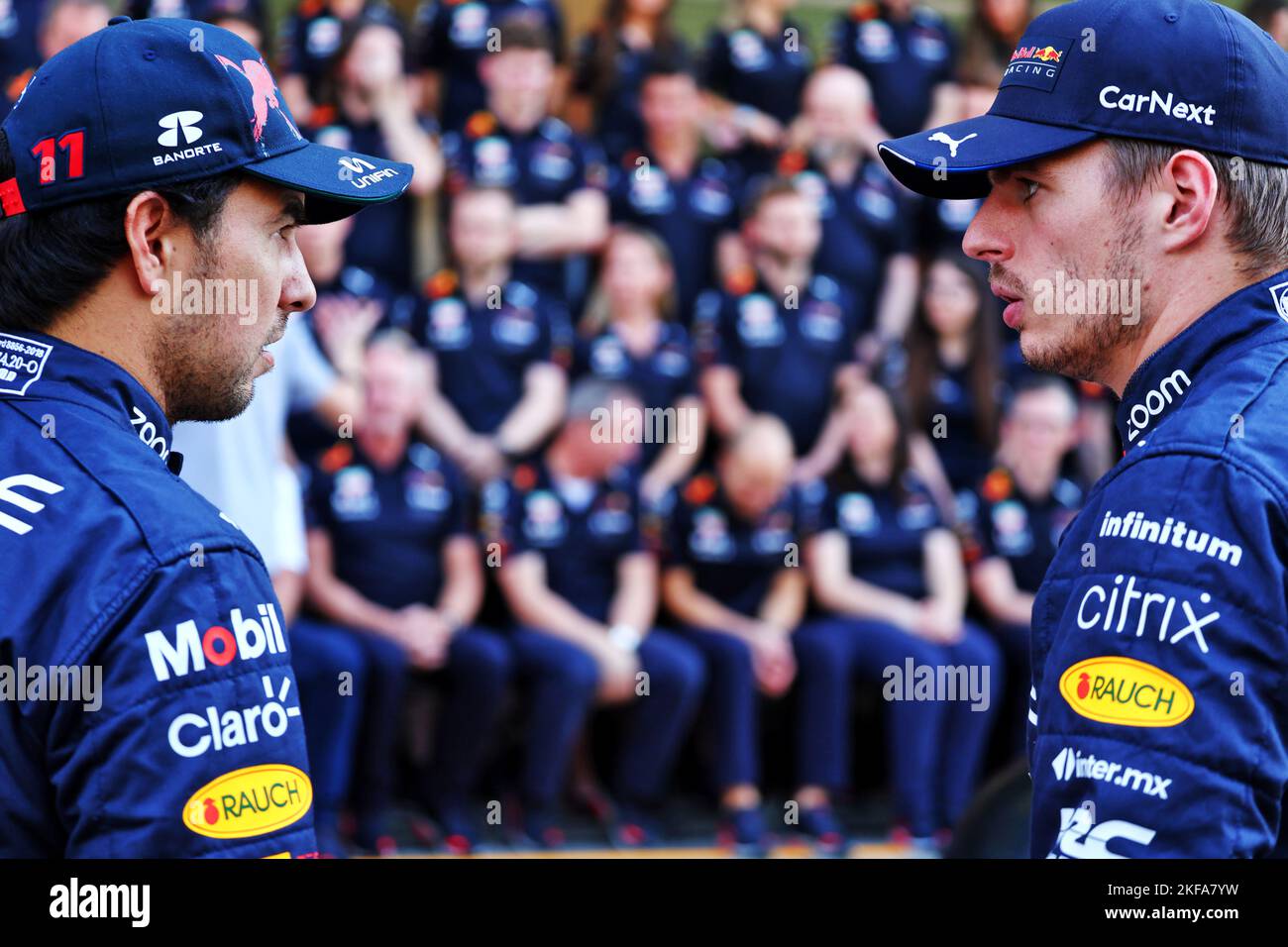 Abu Dhabi, UAE. 17/11/2022, (L to R): Sergio Perez (MEX) Red Bull ...