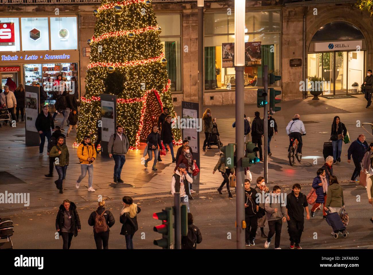 Pre-Christmas period, Kettwiger Straße, pedestrian zone, crowded ...