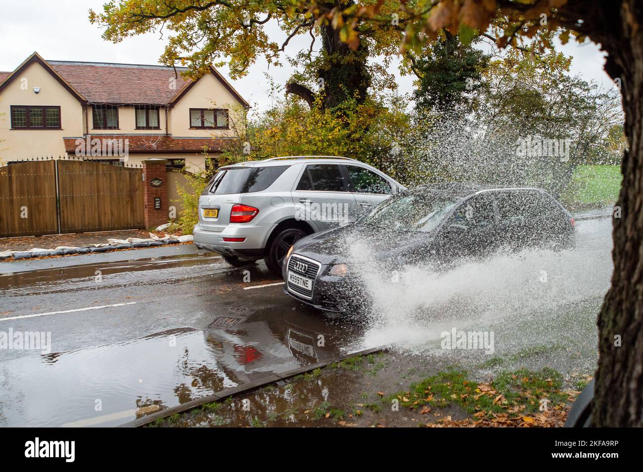 Cars surface rainwater hi-res stock photography and images - Alamy