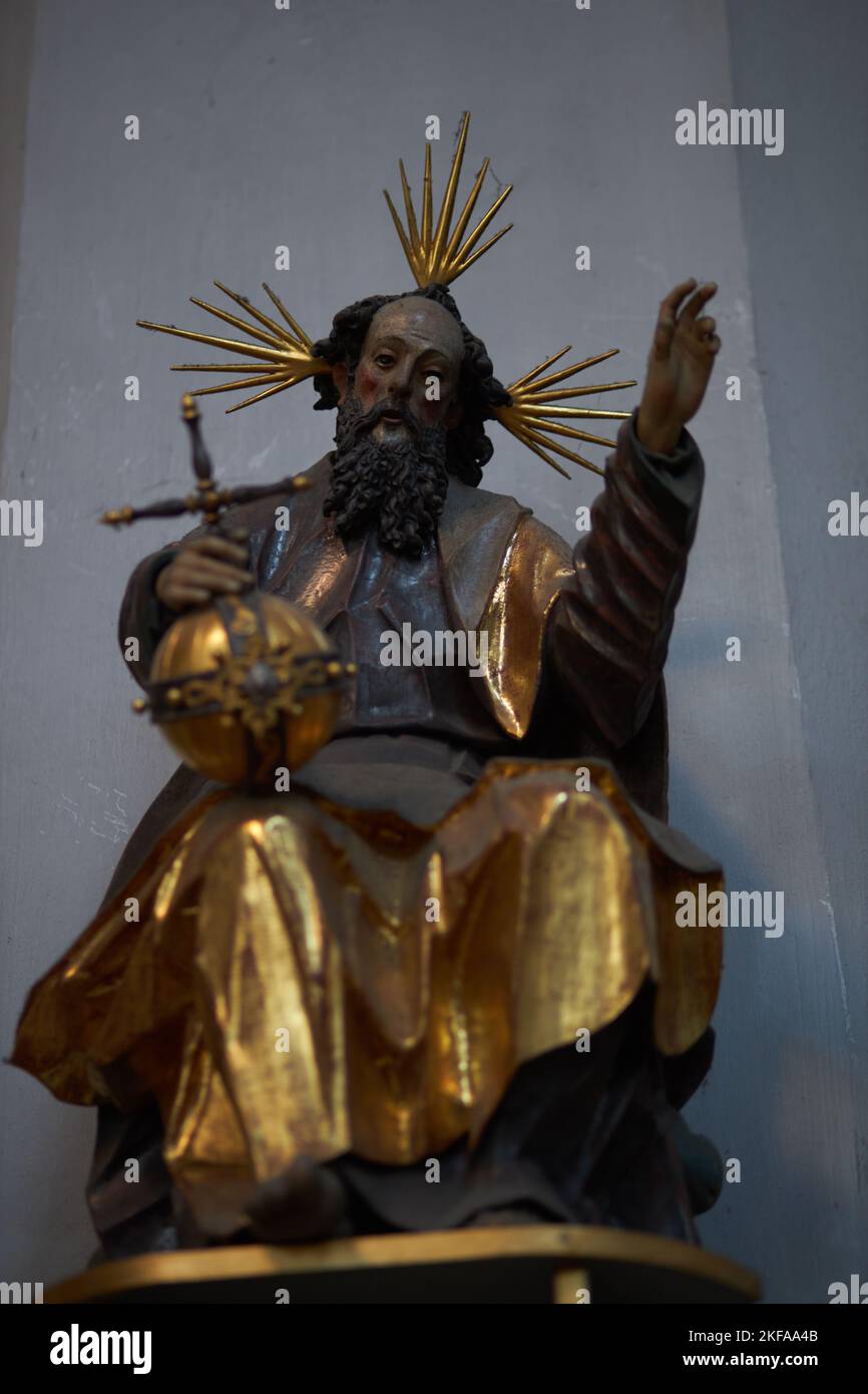 A vertical shot of the Pope Linus statue Stock Photo - Alamy