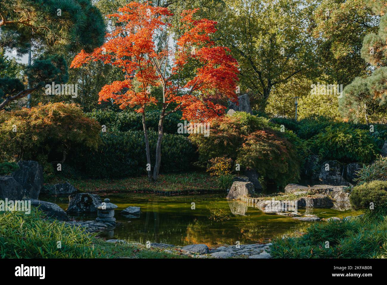 Beautiful calm scene in spring Japanese garden. Japan autumn image ...