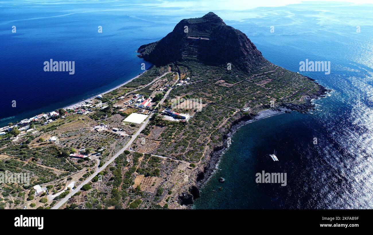 Isole vulkcaniche hi-res stock photography and images - Alamy