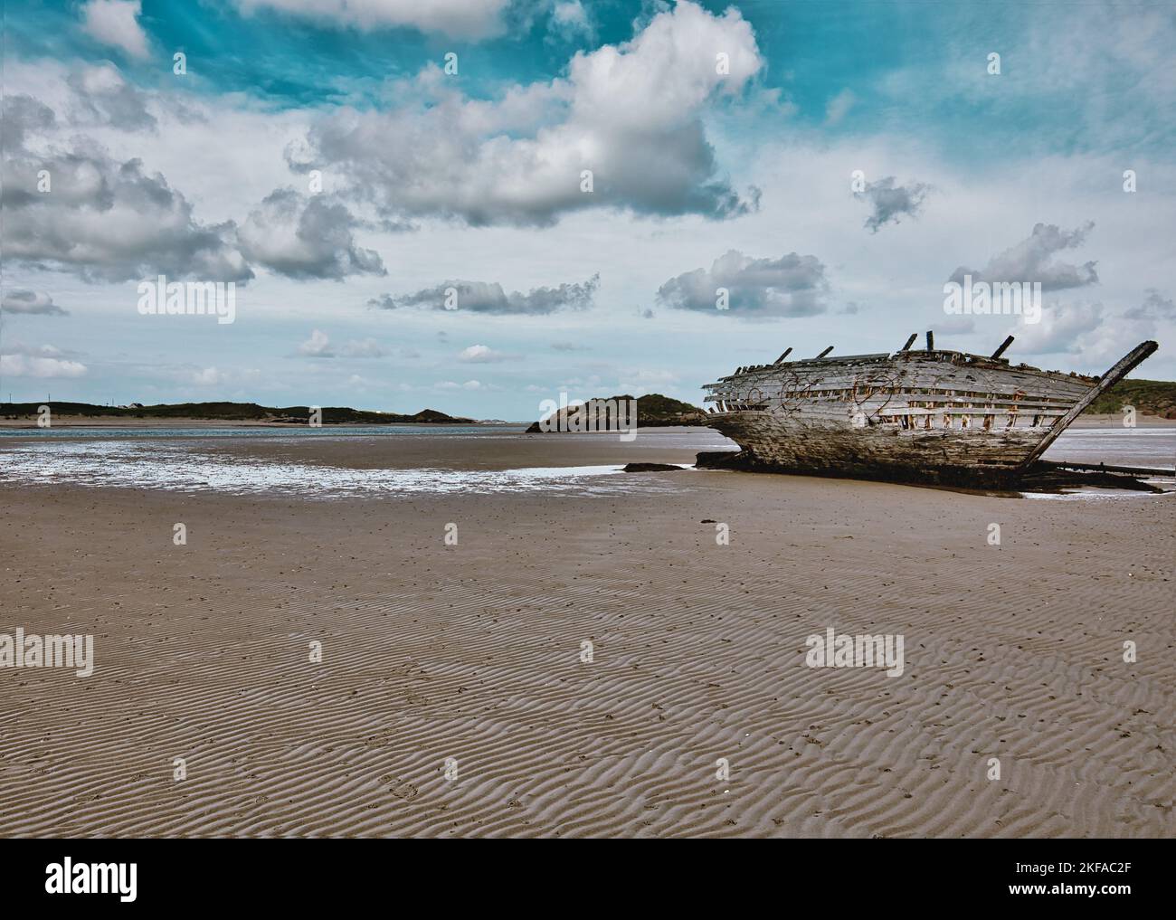 Shipwreck beach wooden ocean hi-res stock photography and images - Alamy