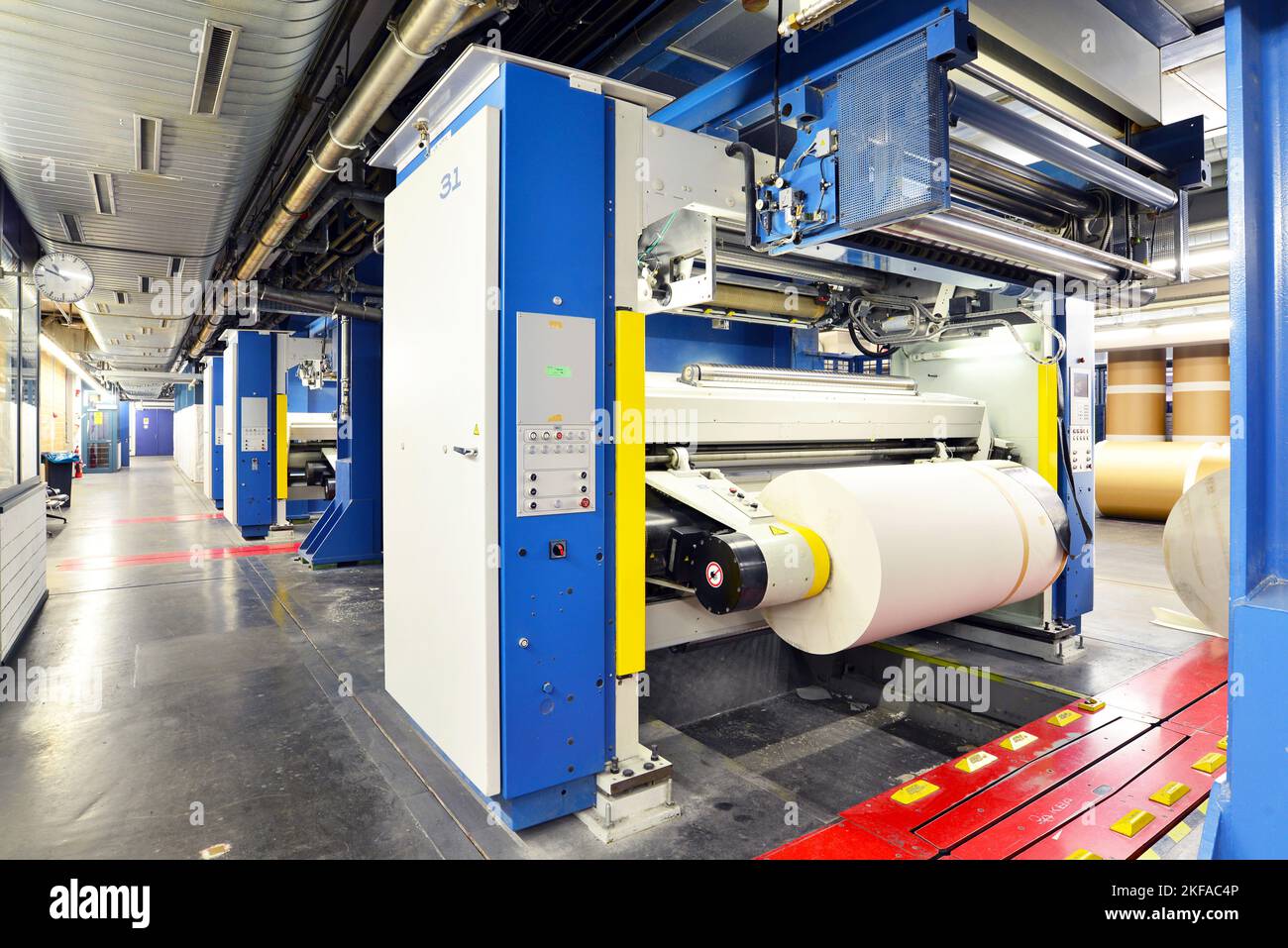 Paper industry interior hi-res stock photography and images - Alamy