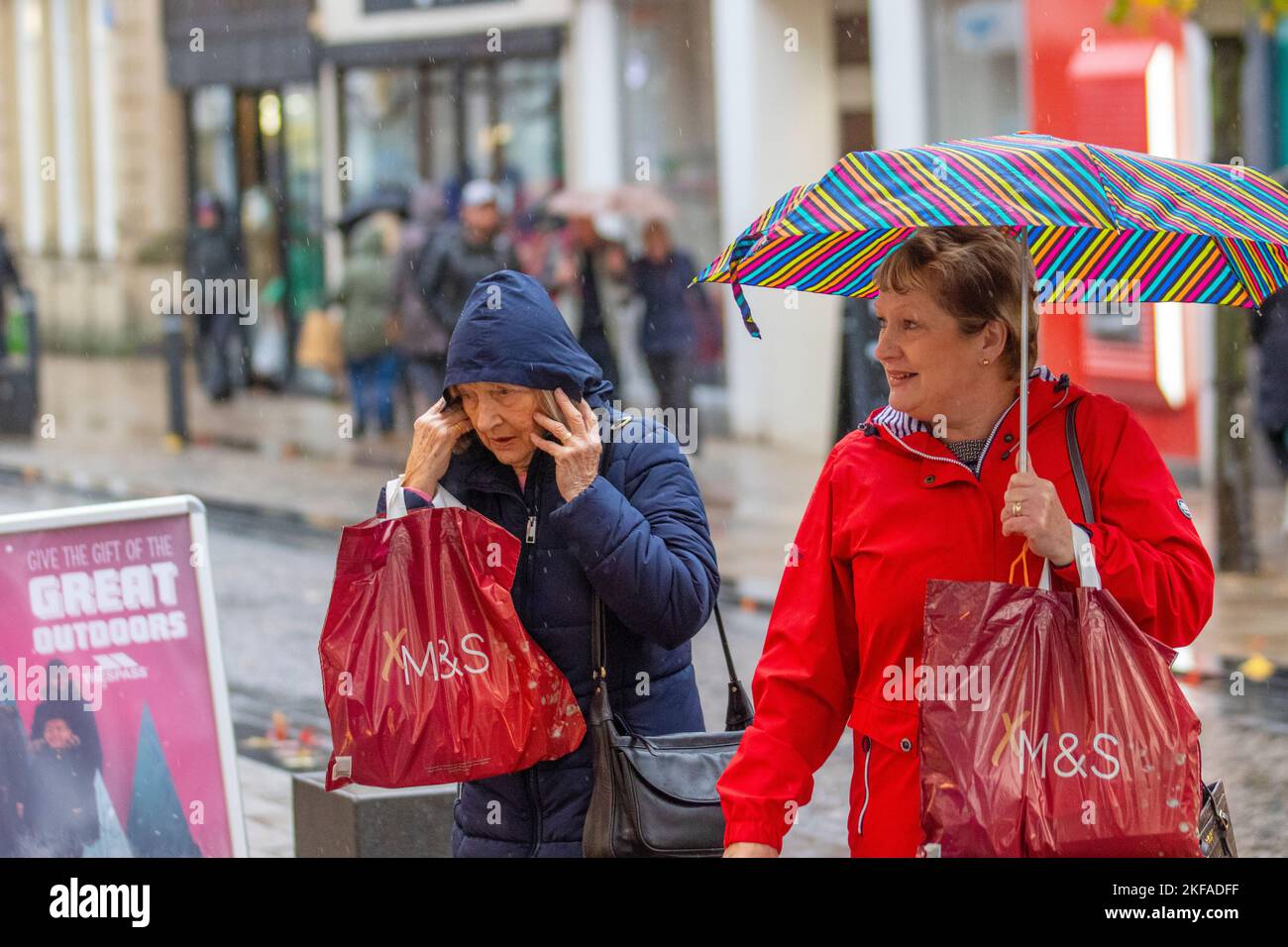 Preston, Lancashire. UK Weather 17 Nov 2022. Wet and Windy weather for ...
