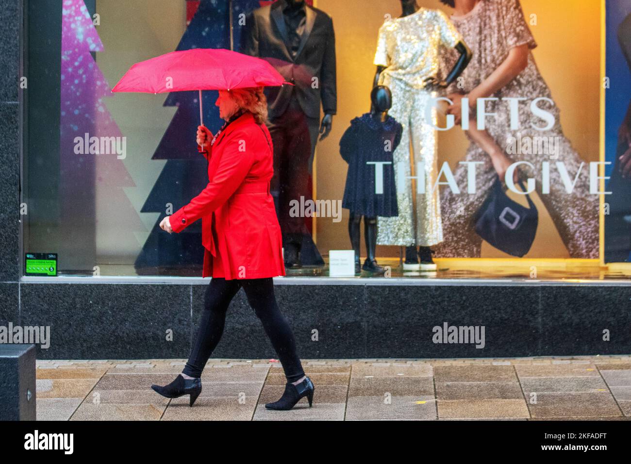 Preston, Lancashire. UK Weather 17 Nov 2022. Wet and Windy weather for ...