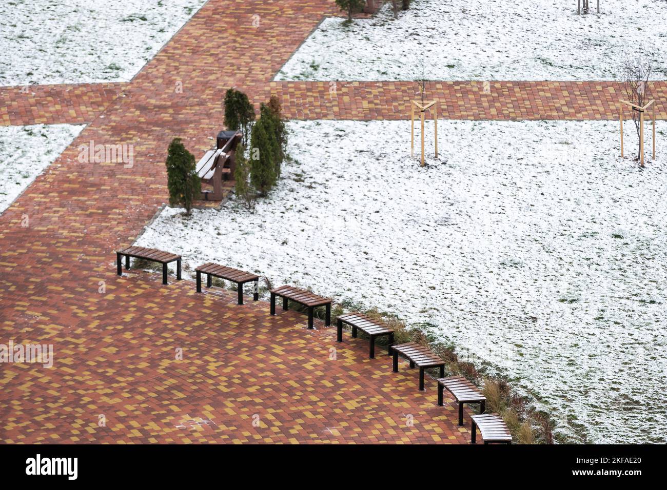 Green yellow grass in autumn with the first snow covered Stock Photo ...