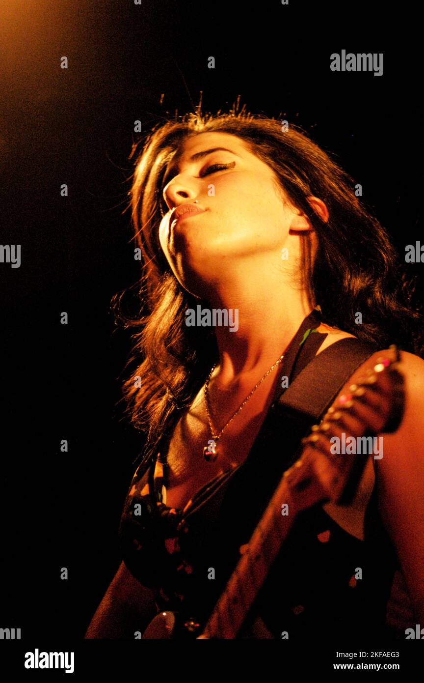 AMY WINEHOUSE, YOUNG, 2004: Amy Winehouse at the Barfly Club in Cardiff ...