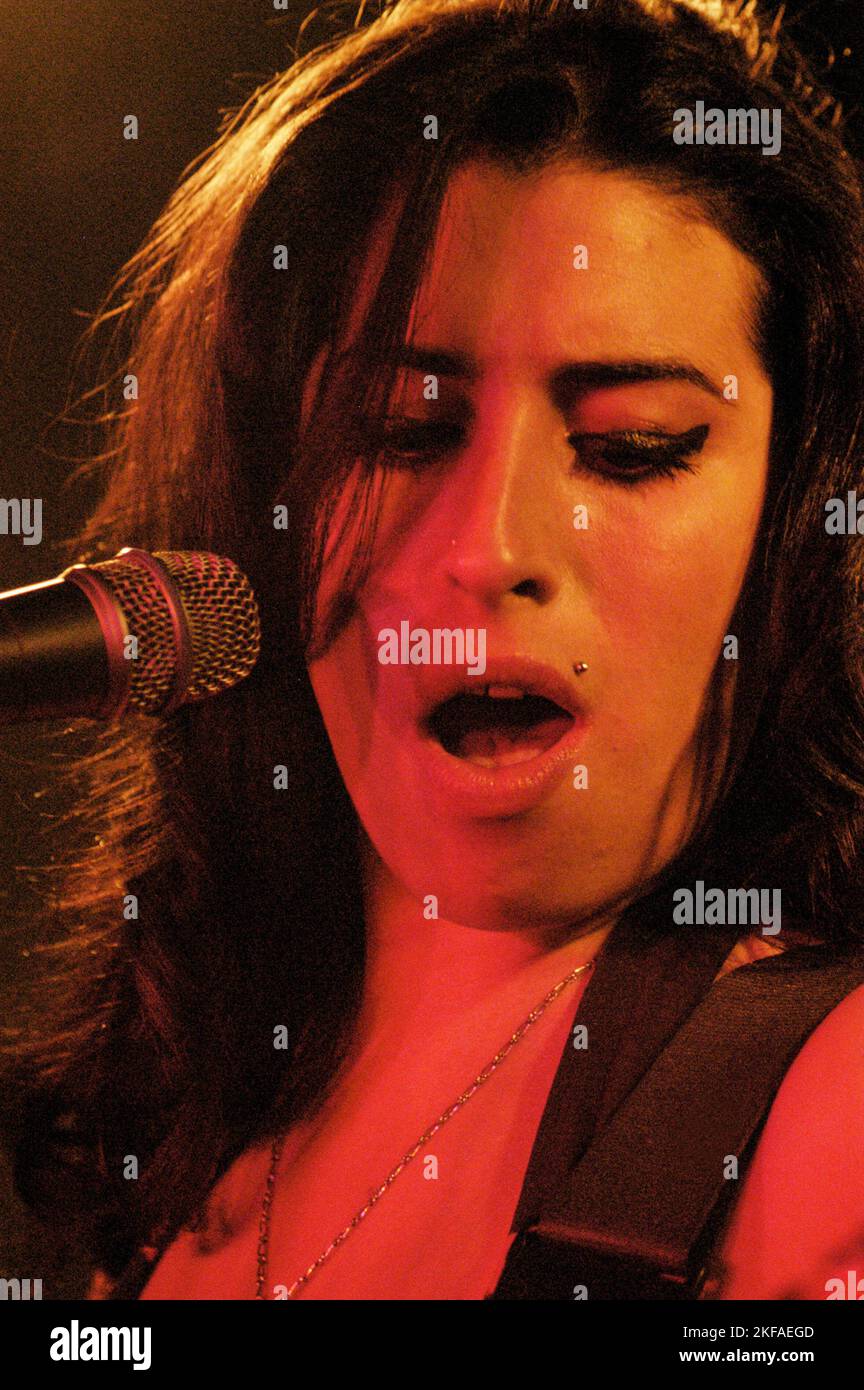 AMY WINEHOUSE, YOUNG, 2004: Amy Winehouse at the Barfly Club in Cardiff ...