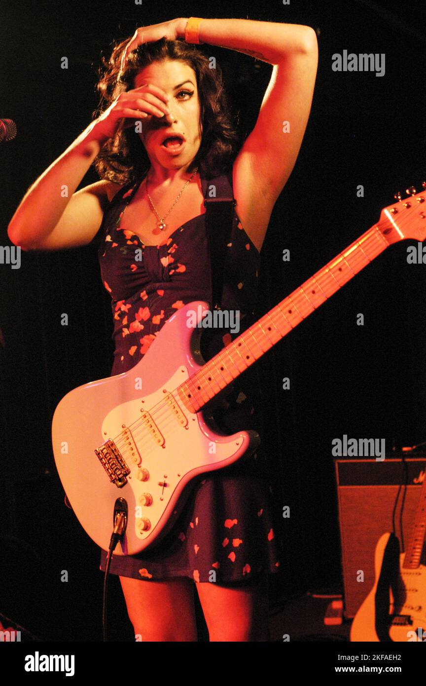 AMY WINEHOUSE, YOUNG, 2004: Amy Winehouse at the Barfly Club in Cardiff ...
