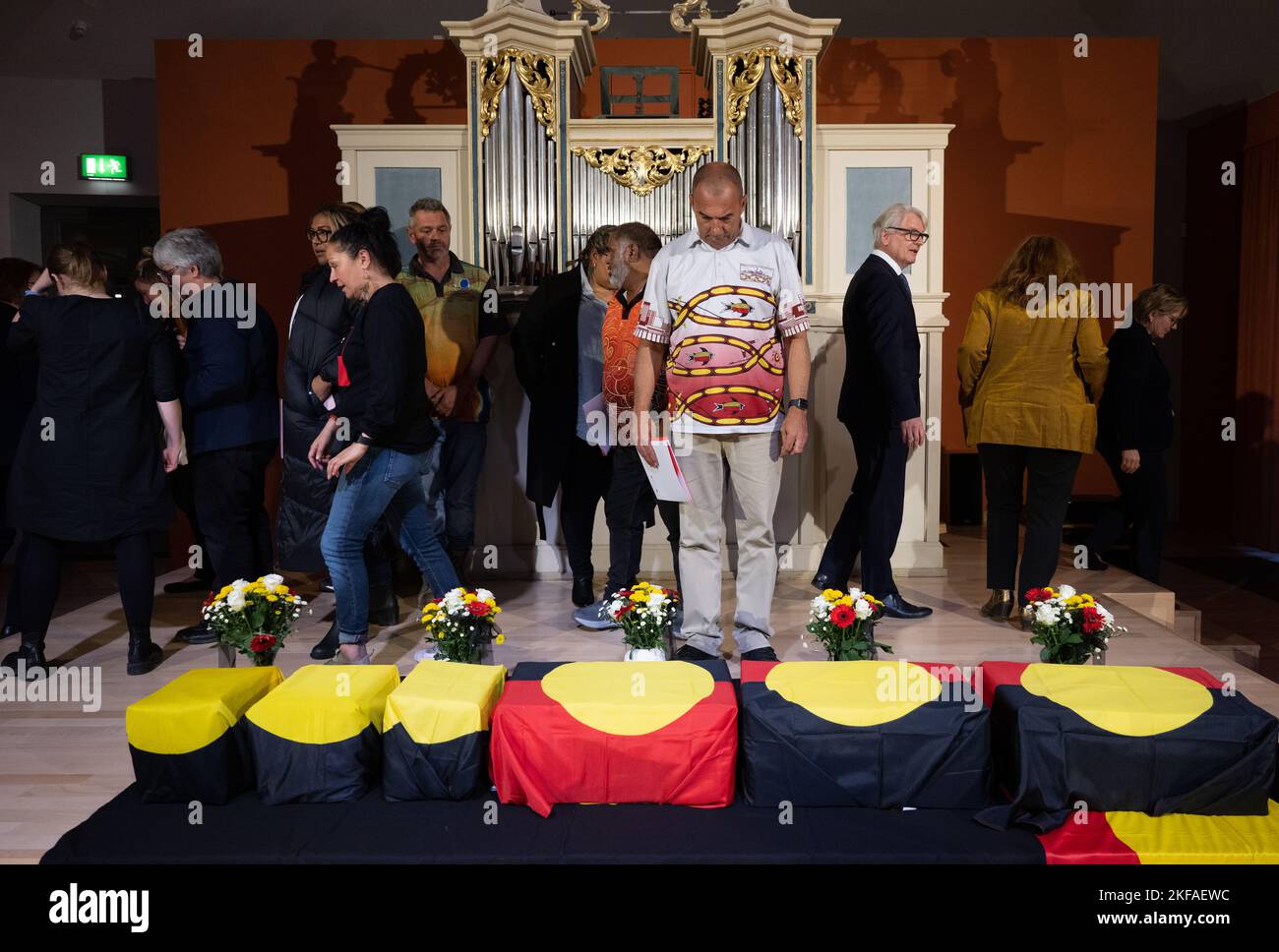 17 November 2022, Saxony, Leipzig: Those involved in the repatriation ...