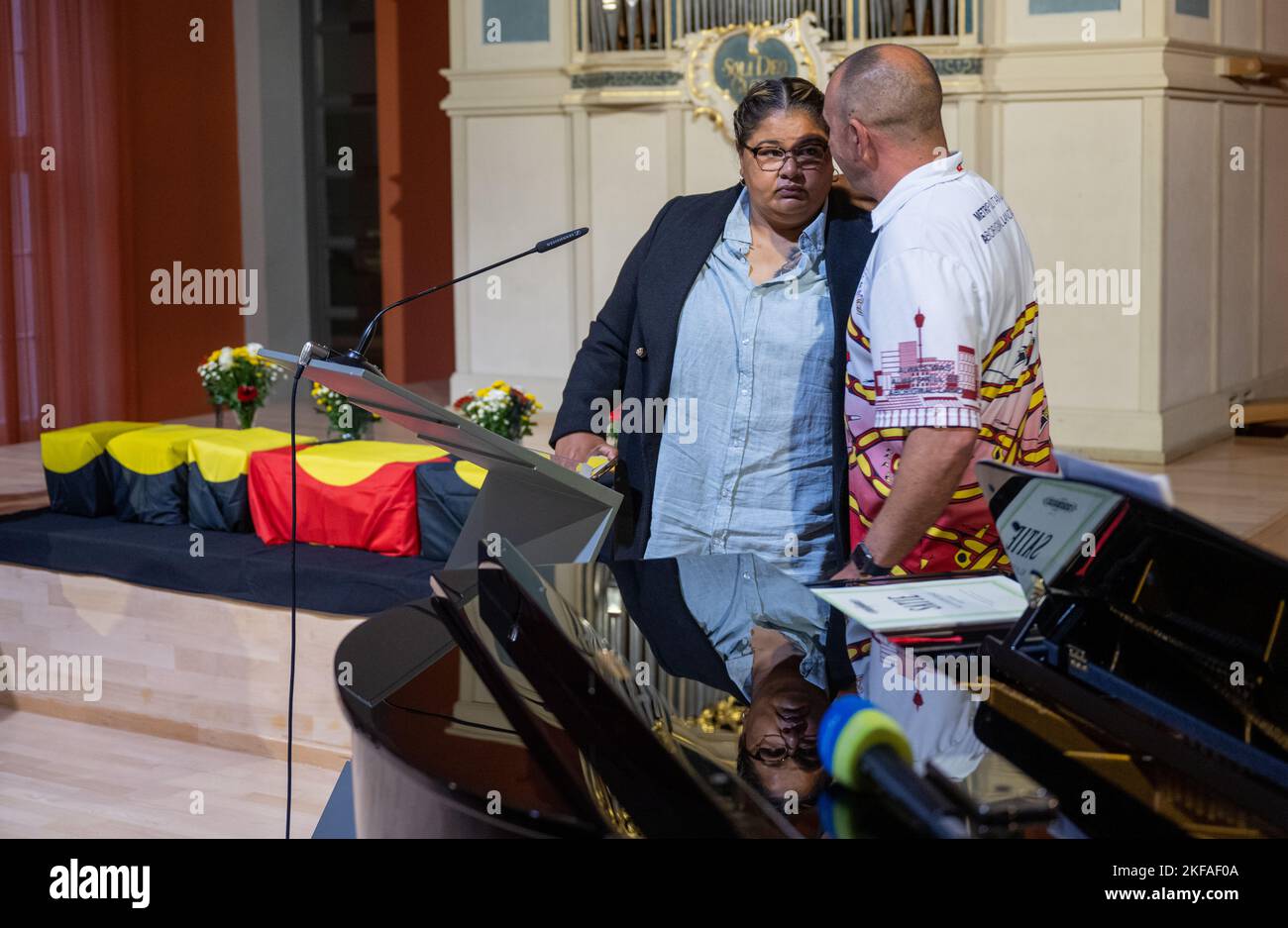 17 November 2022, Saxony, Leipzig: Rowena Welsh and Nathan Moran ...