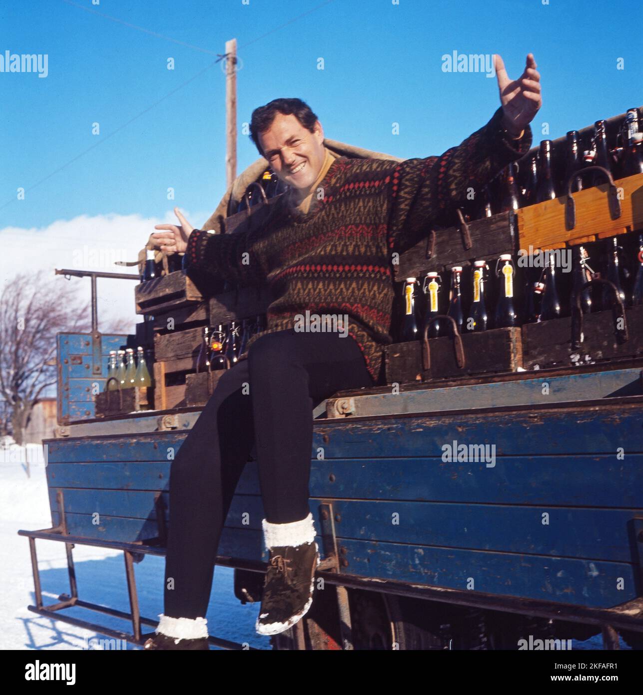 Harald Leipnitz, deutscher Schauspieler, bekommt eine Lieferung ...