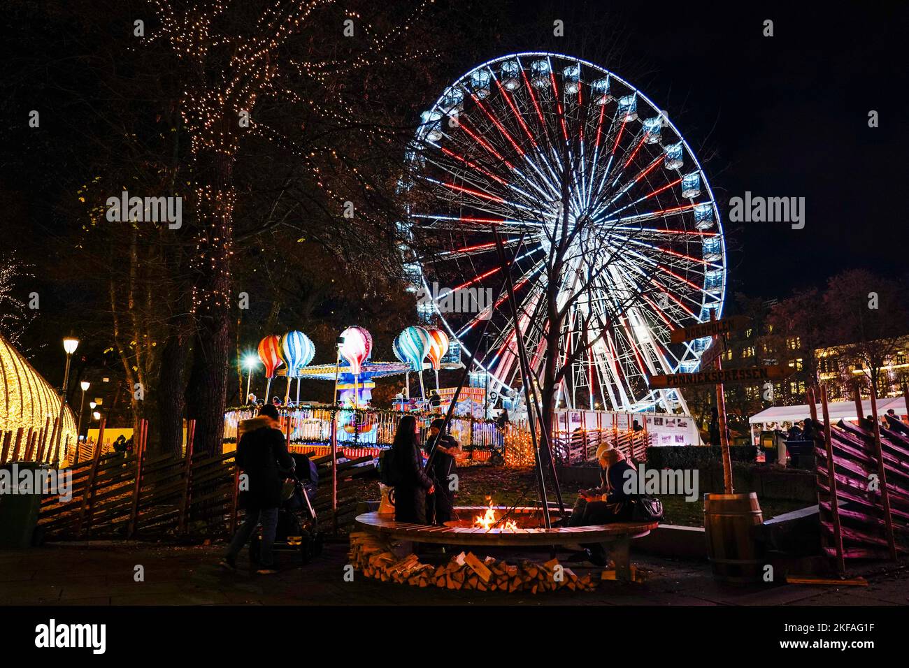 Oslo 20221116.November, plus degrees and a Ferris wheel in place in ...