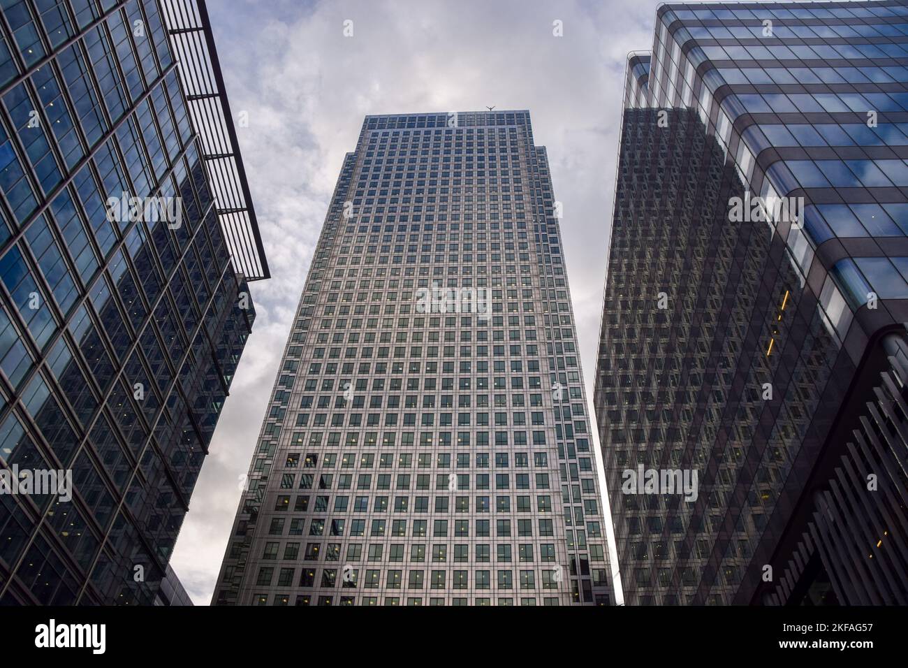 London, UK. 17th November 2022. Exterior view of One Canada Square ...
