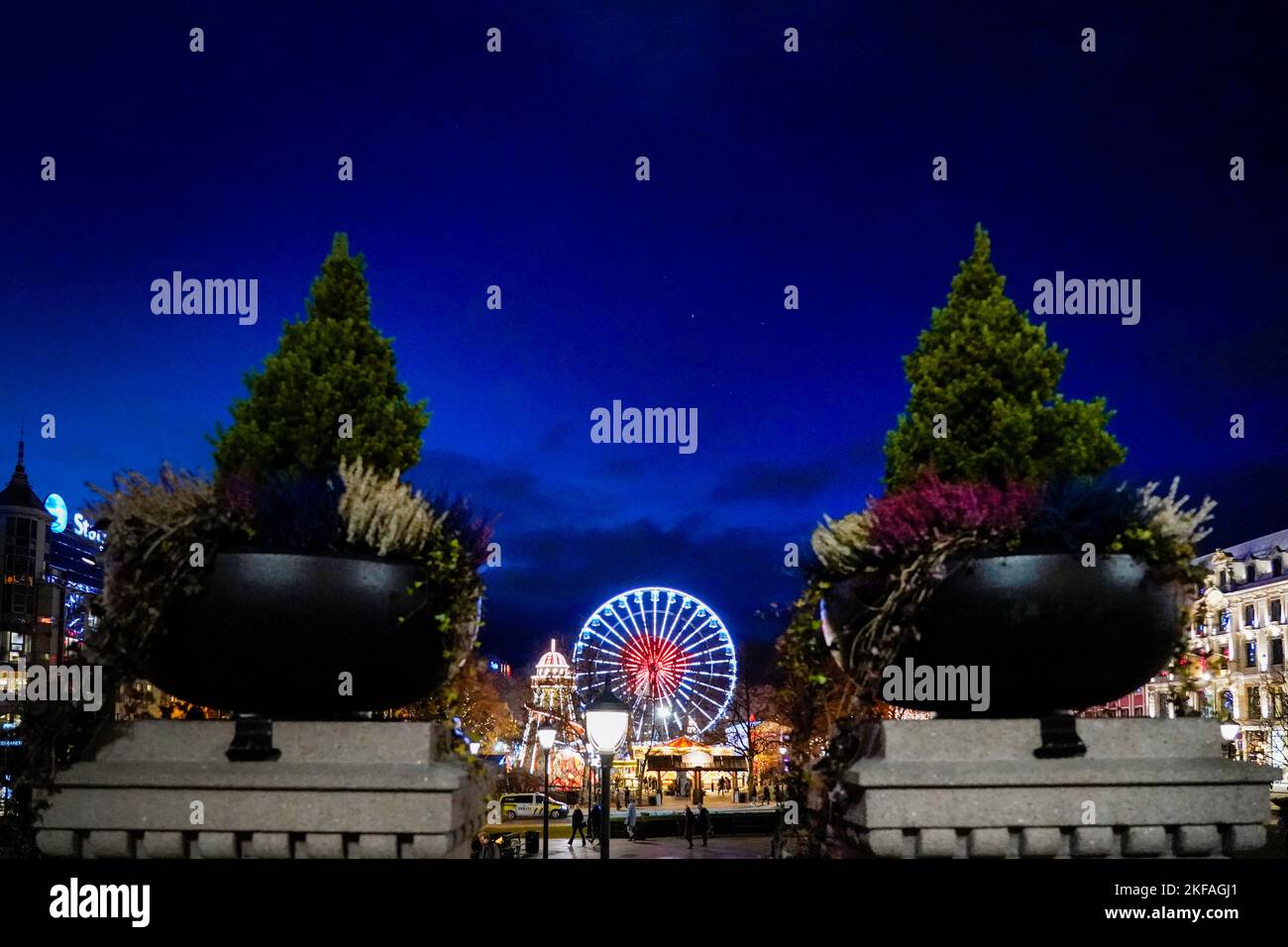 Oslo 20221116.November, plus degrees and a Ferris wheel in place in ...