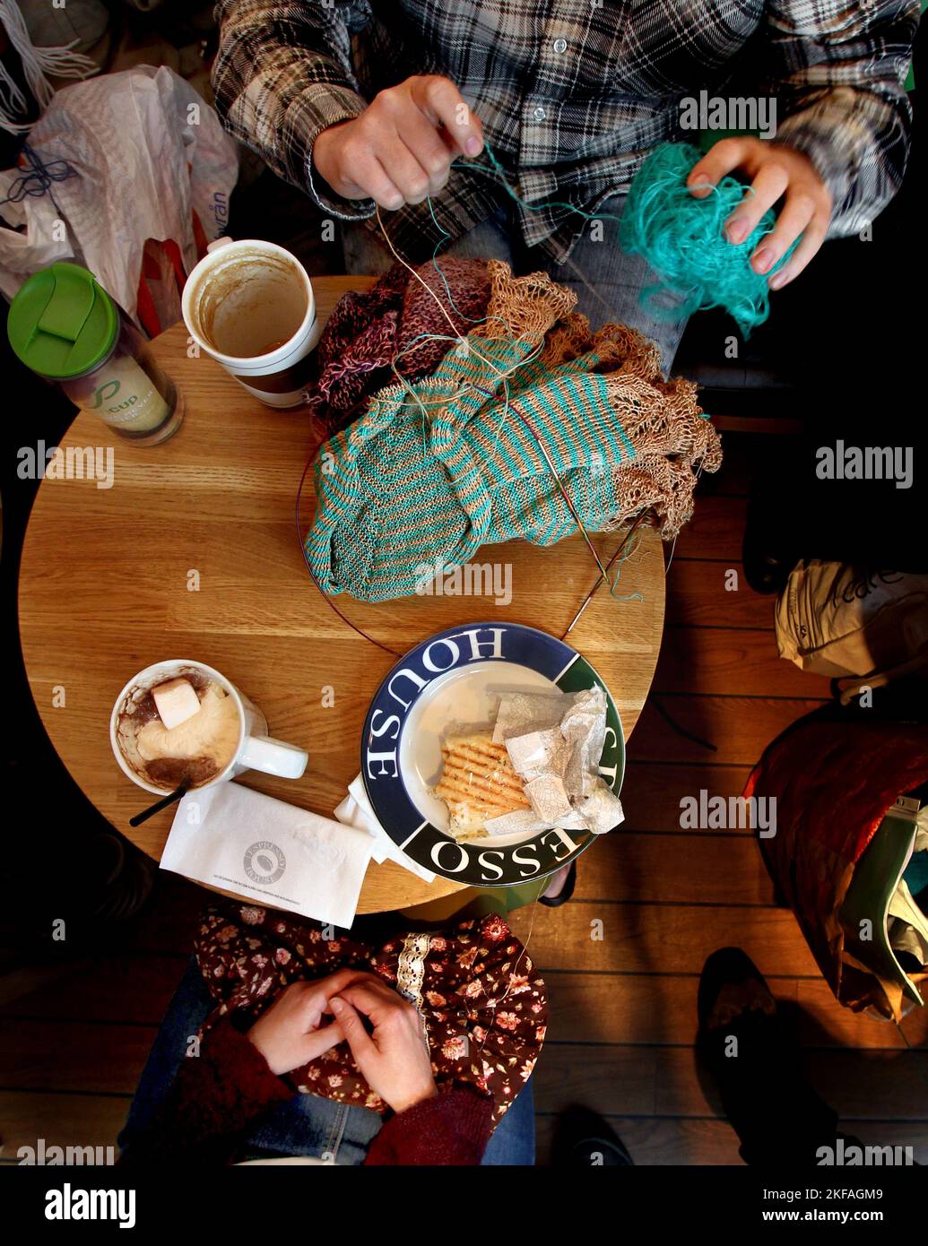 Younger girls knitting in a cafe Stock Photo - Alamy