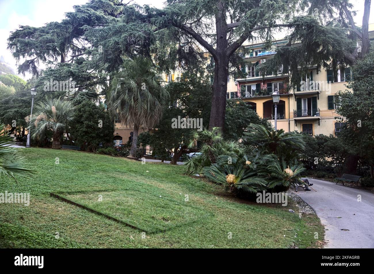 Path benches in small hi-res stock photography and images - Alamy