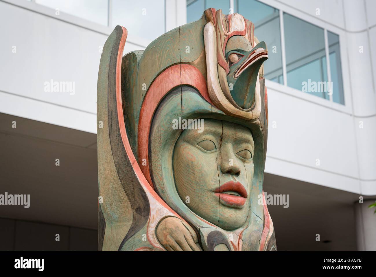 Inuit art face hi-res stock photography and images - Alamy