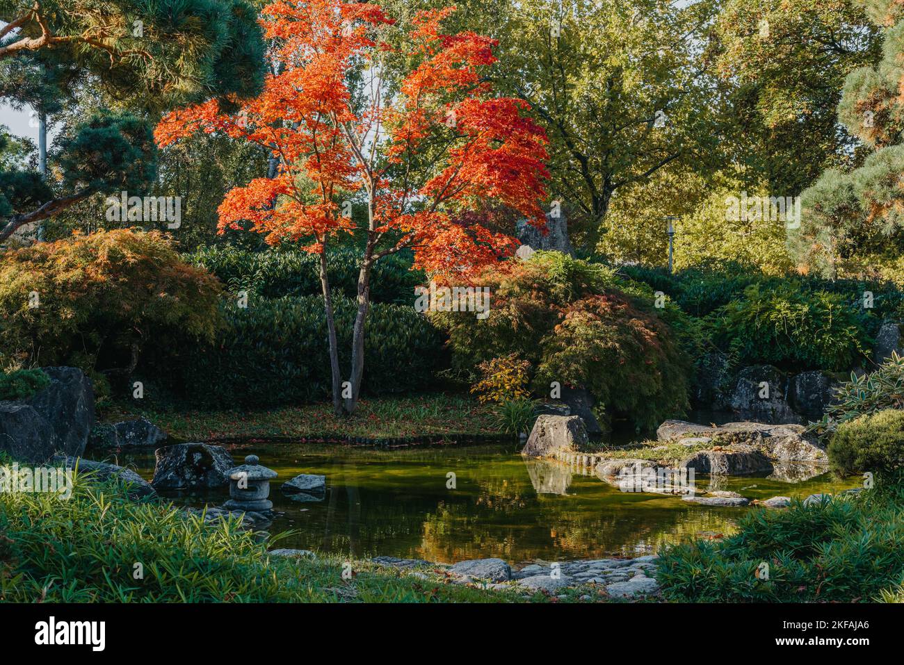 Beautiful calm scene in spring Japanese garden. Japan autumn image ...