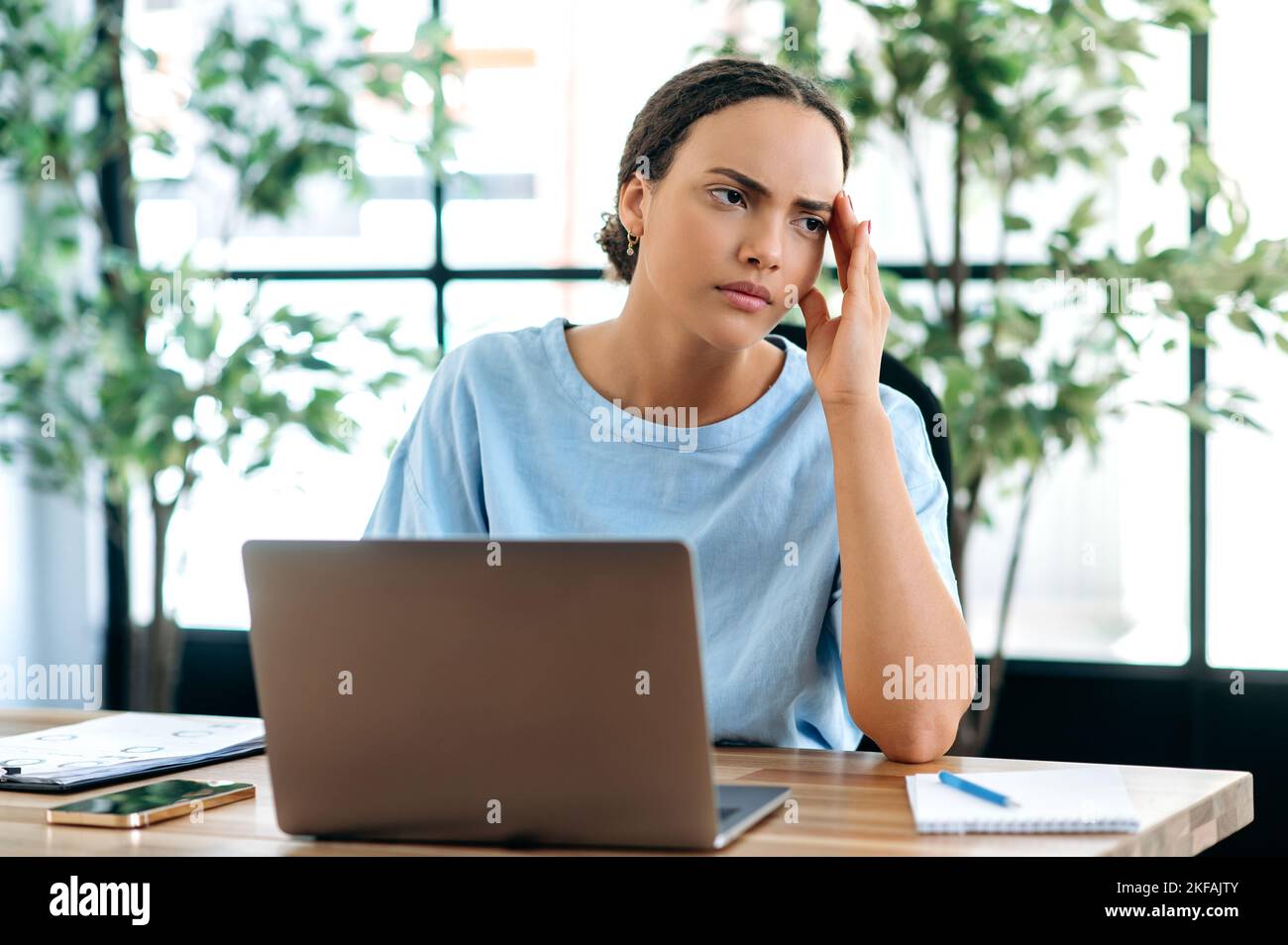 Female ceo desk upset hi-res stock photography and images - Alamy