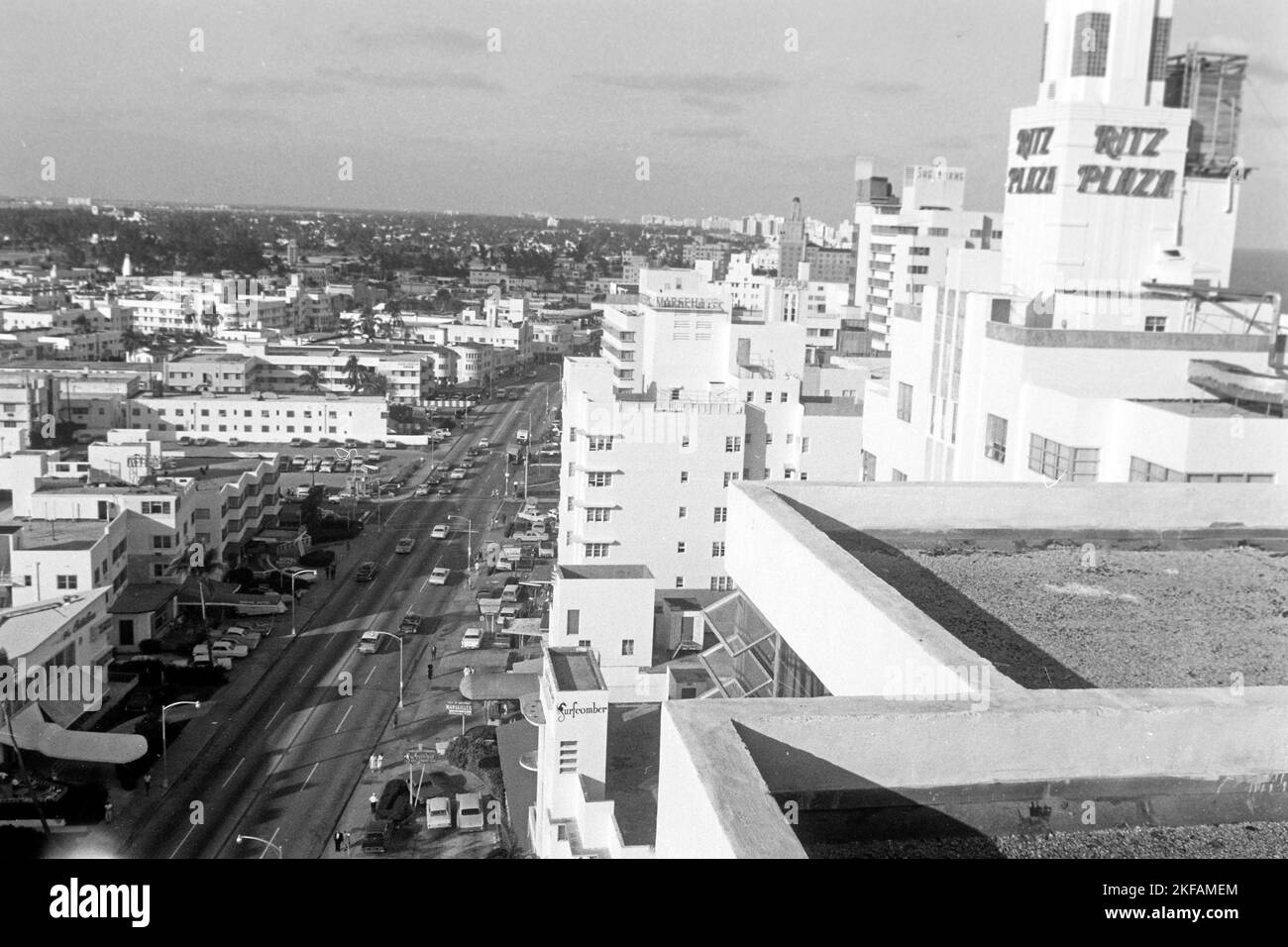 Ritz Plaza und Shelborne Hotels in Miami Beach, Florida, USA 1965. Ritz ...