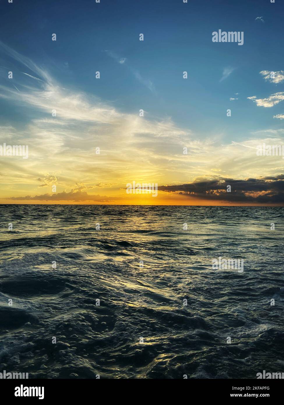 Vertical shot skyline beautiful hi-res stock photography and images - Alamy