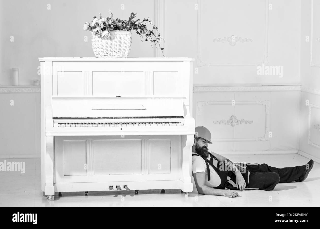 Loader lean on piano hi-res stock photography and images - Alamy