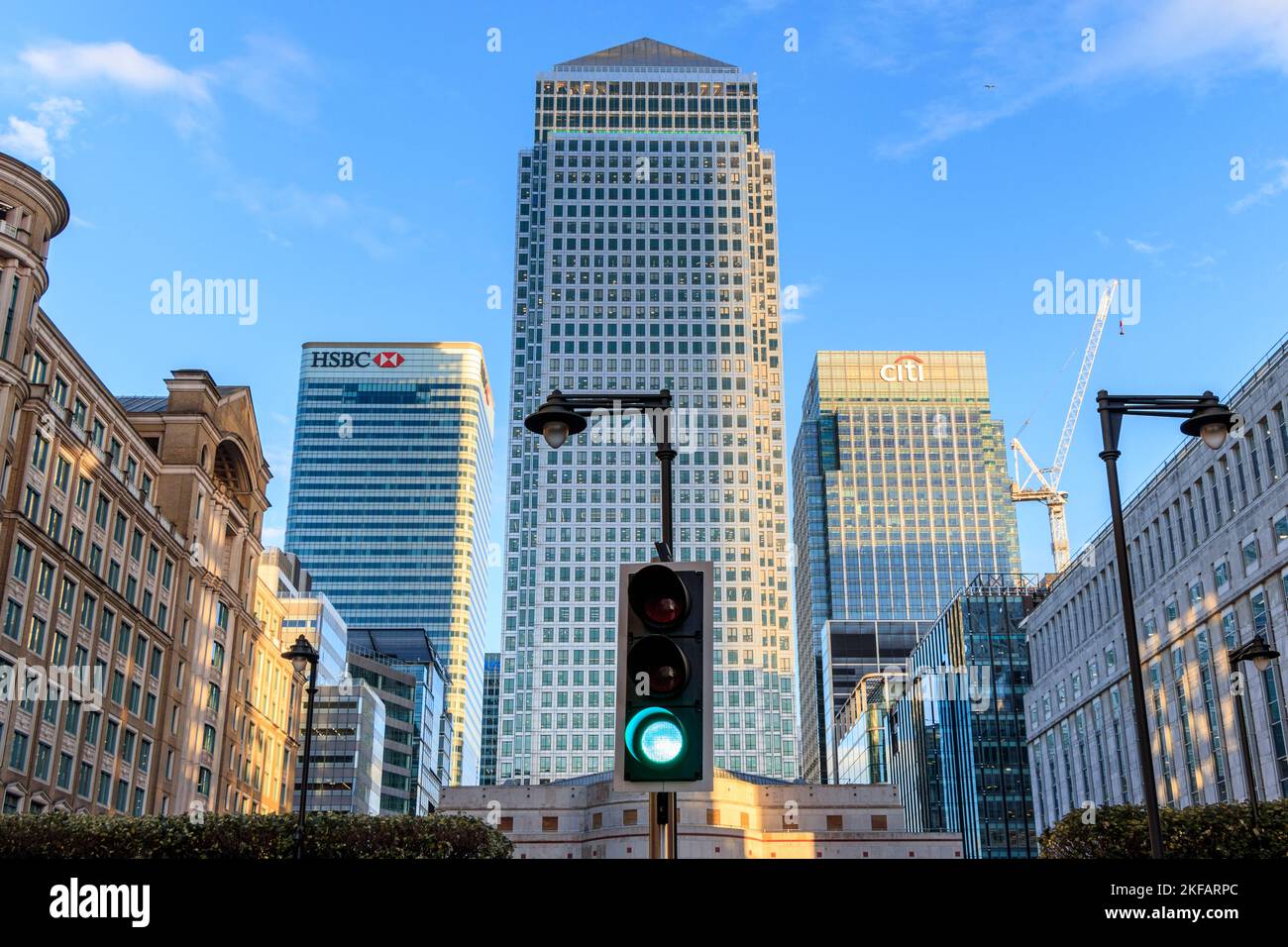 Canary Wharf (1 Canada Square) and the HSBC and Citi group buildings in ...