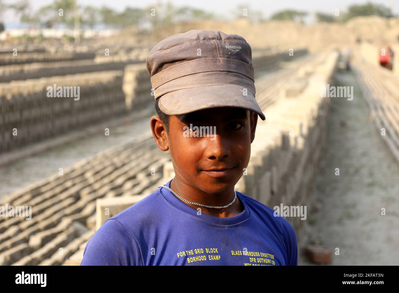 Munshigonj, Munshigonj, Bangladesh. 17th Nov, 2022. Child laborers also ...
