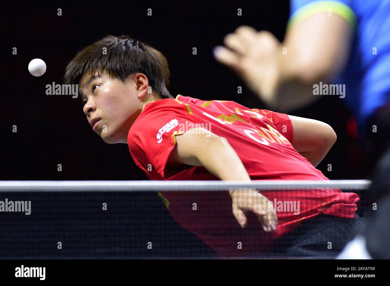 Bangkok, Thailand. 17th Nov, 2022. Wang Yidi of China serves the ball ...