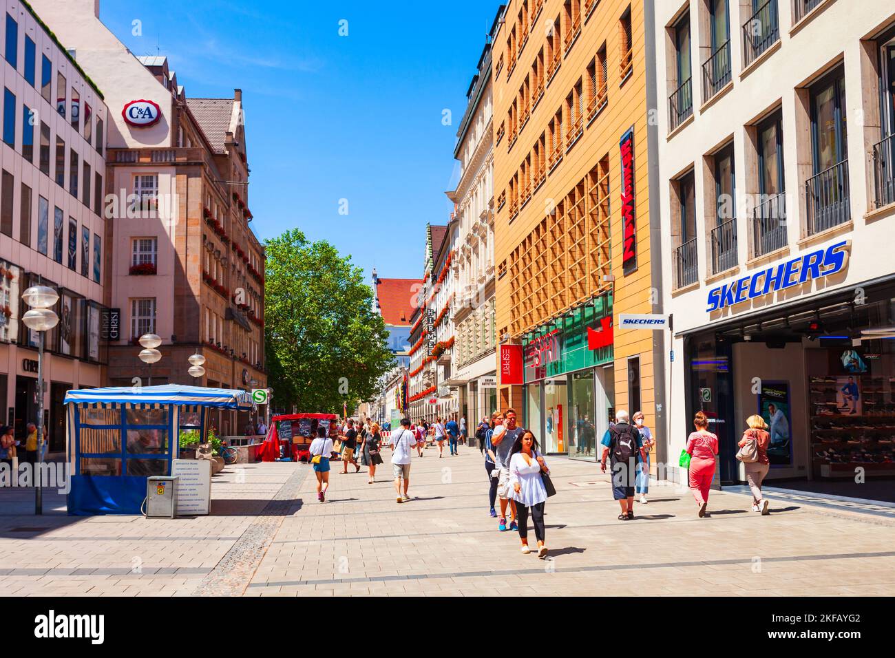 City shopping landmark hi-res stock photography and images - Alamy