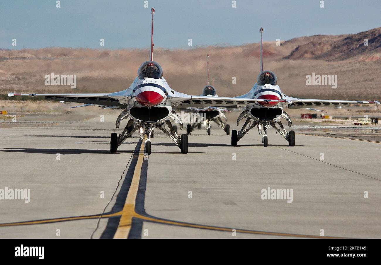 The USAF Thunderbirds Demonstration Team Stock Photo - Alamy