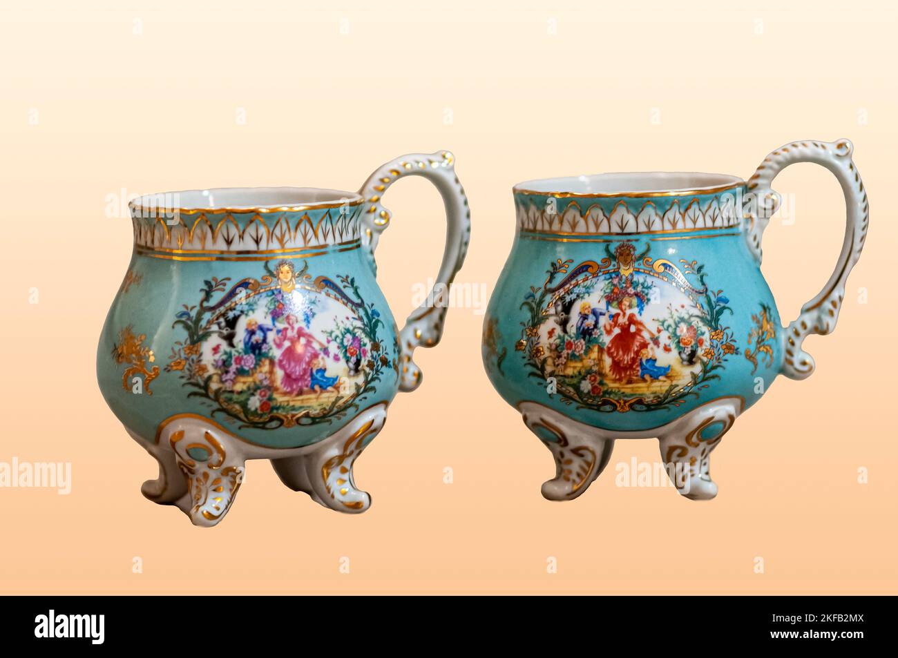 Vintage teacups crockery set hi-res stock photography and images - Alamy
