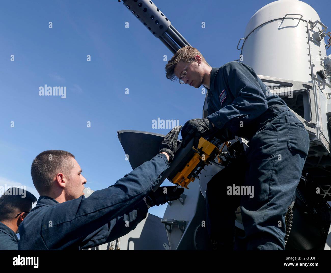 PHILIPPINE SEA (Sept. 1, 2022) – Fire Controlman 3rd Class William Rinehart (left), form Prosper ...