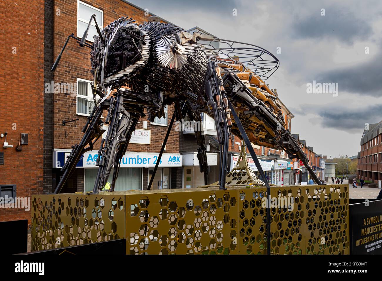 Bee sculpture hi-res stock photography and images - Alamy