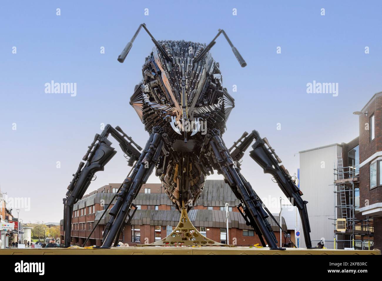 Bee sculpture hi-res stock photography and images - Alamy