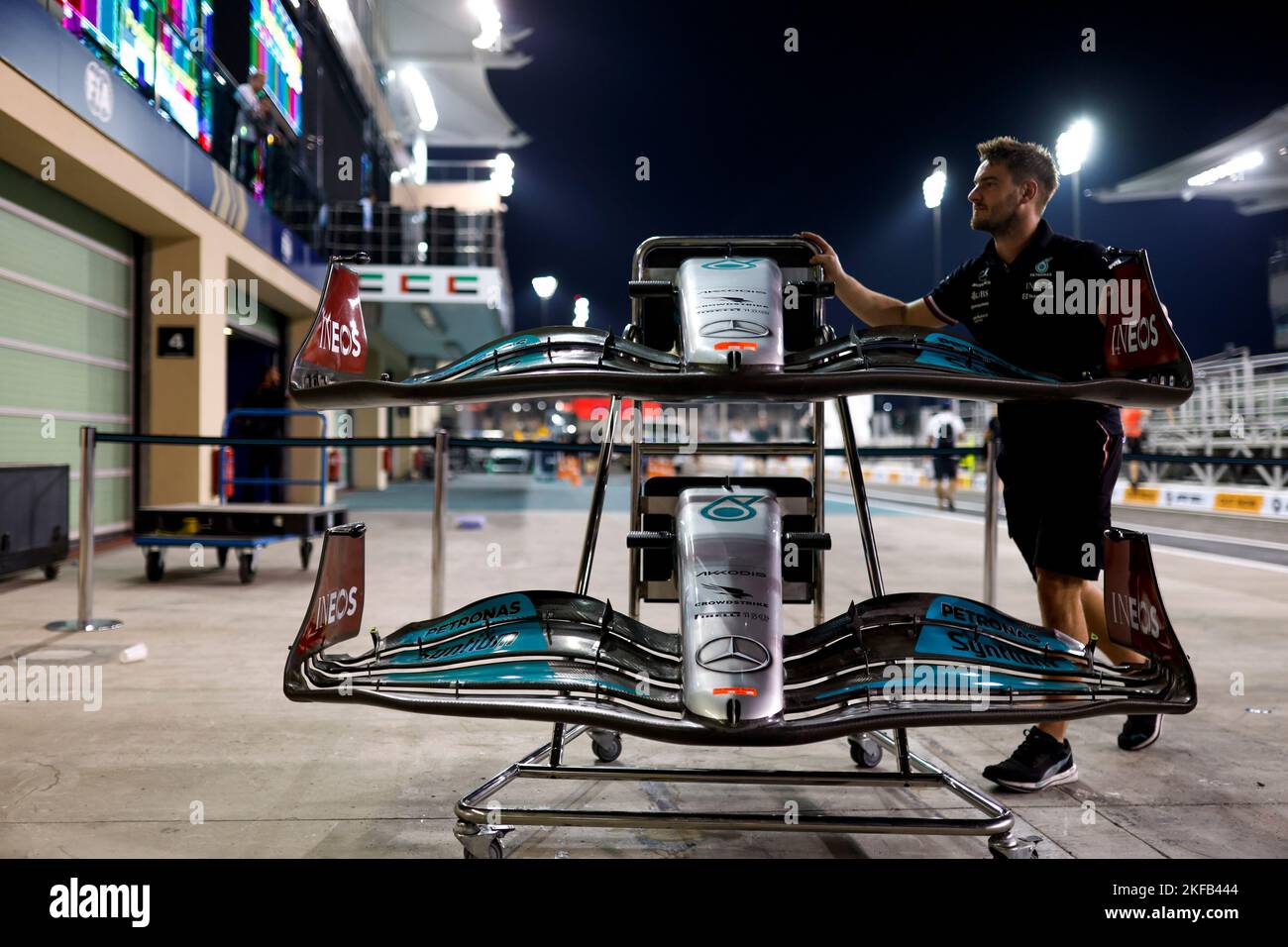 Mercedes f1 2022 front wing hi-res stock photography and images - Alamy
